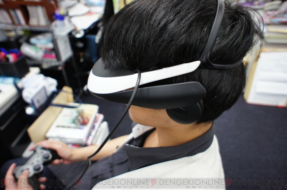 【電撃PlayStation】ゲームユーザーも必見！ ソニーのヘッドマウントディスプレイ『HMZ-T1』発売 - 電撃PlayStation